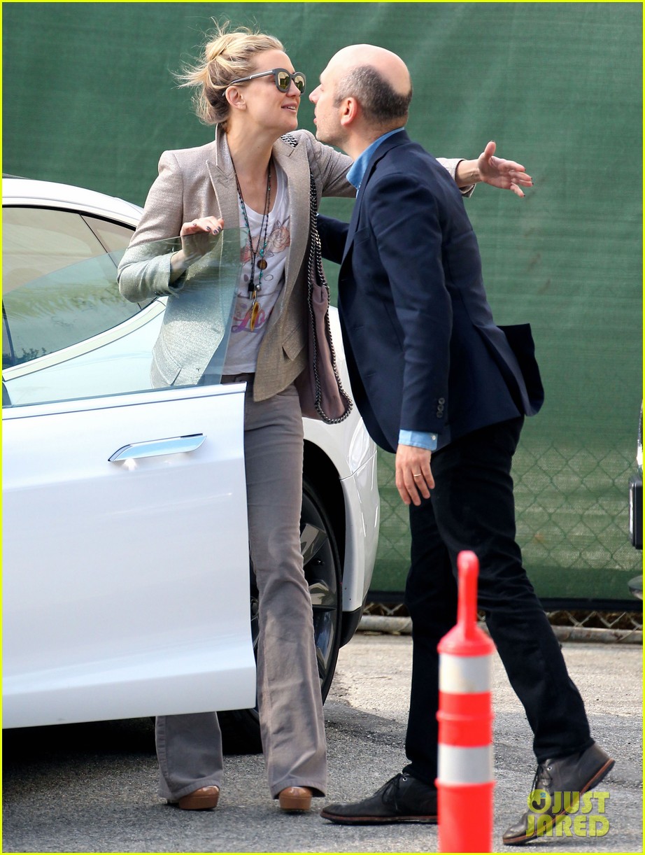 Kate Hudson Shows Off Her Svelte Figure Before Lunch: Photo 3315930 ...