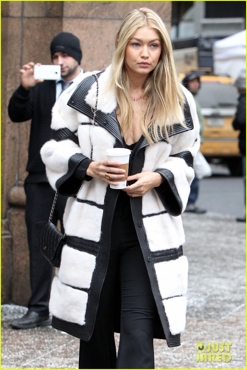 Kendall Jenner Likes to Eat Raw Oatmeal In Bed: Photo 3301248 | Kendall ...