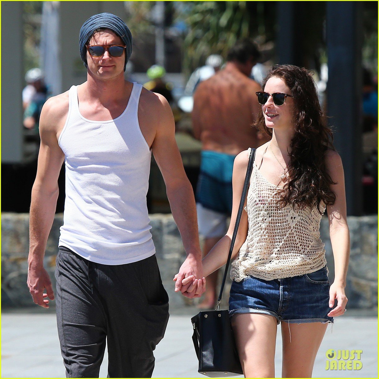 Kaya Scodelario Checks Out Sydney with Fiance Benjamin Walker: Photo 3299202 | Photos | Just ...