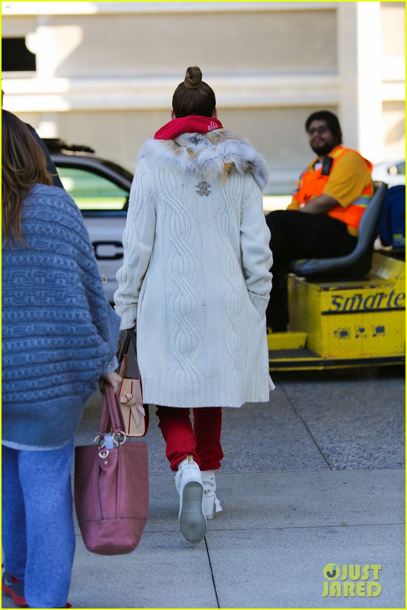 Jennifer Lopez Is Still Jenny From the Block in TNT Special: Photo ...