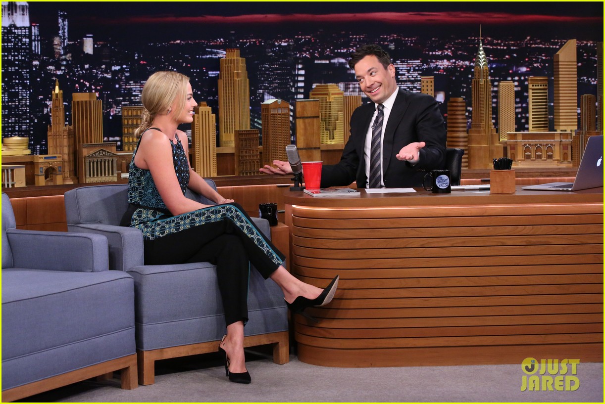 Margot Robbie Beats Jimmy Fallon at Flip Cup (Video): Photo 3315403 ...