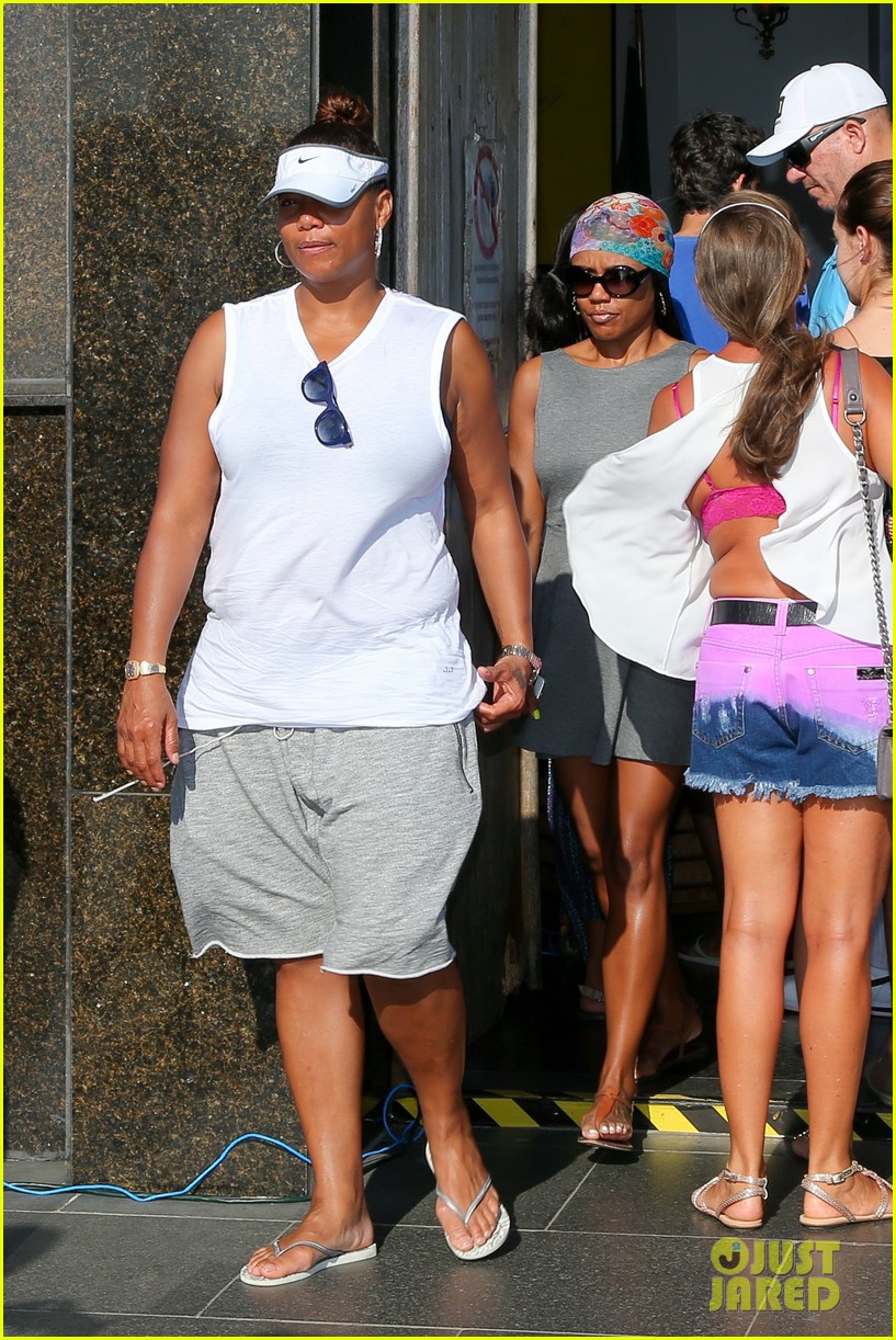 Queen Latifah Visits the Christ the Redeemer Statue in Brazil: Photo ...