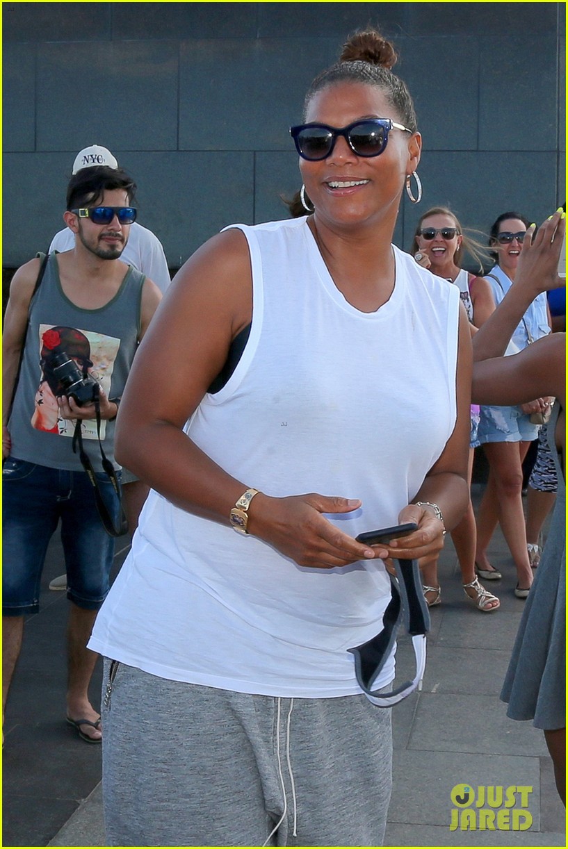 Queen Latifah Visits the Christ the Redeemer Statue in Brazil: Photo ...