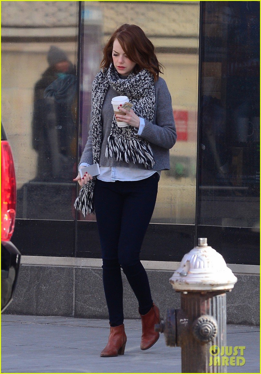 Emma Stone Keeps It Stylish in the Cold NYC Weather: Photo 3306183 ...