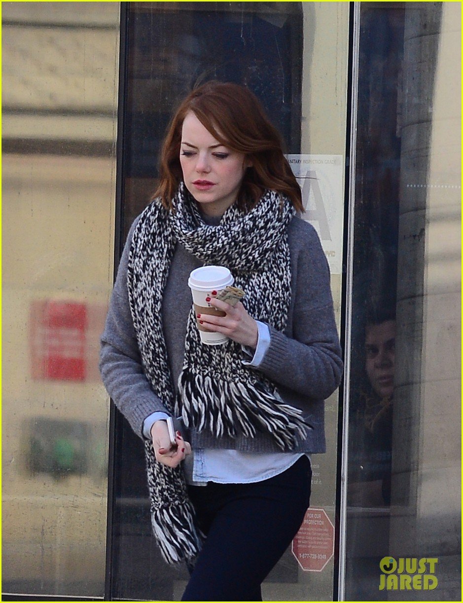 Emma Stone Keeps It Stylish in the Cold NYC Weather: Photo 3306184 ...