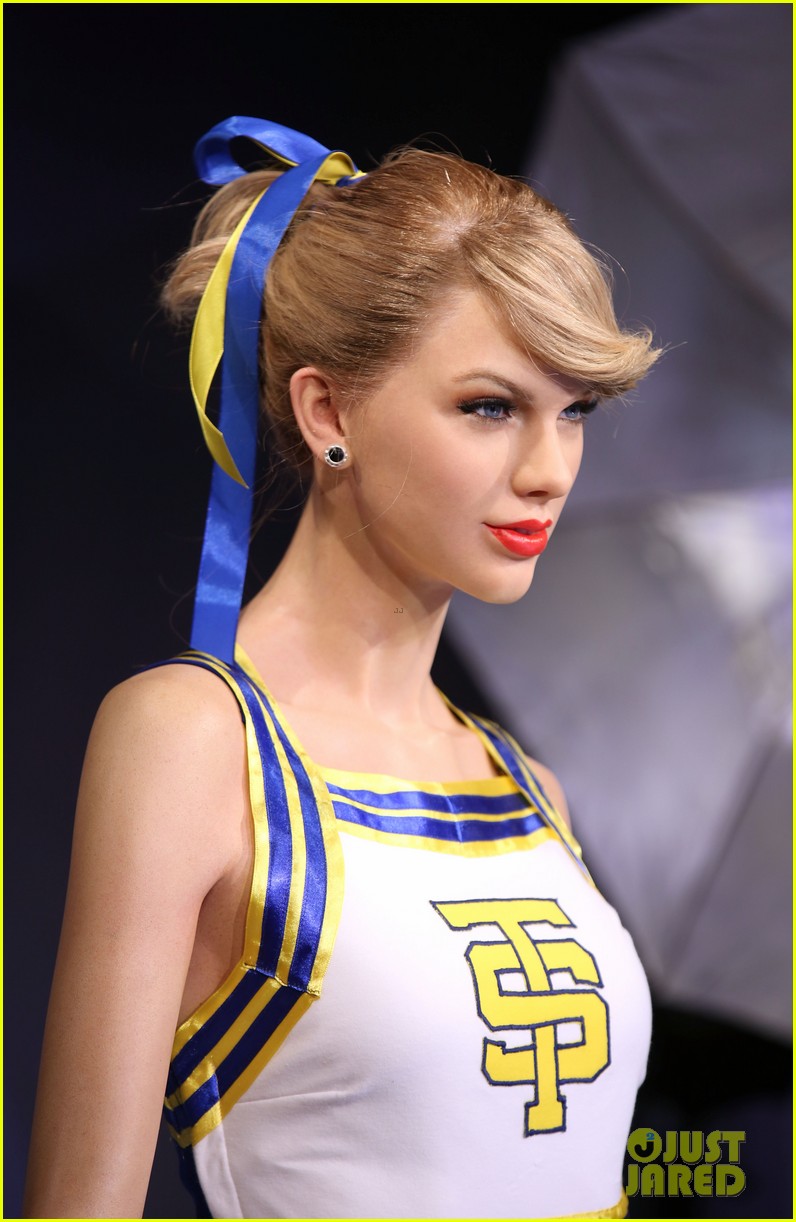 Taylor Swift's New Wax Figure Makes Its Debut - See It Here!: Photo ...
