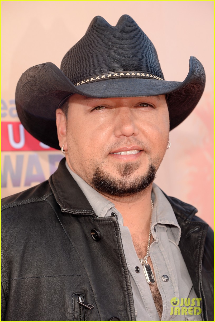 Jason Aldean & Wife Brittany Kerr Make First Appearance as Newlyweds ...