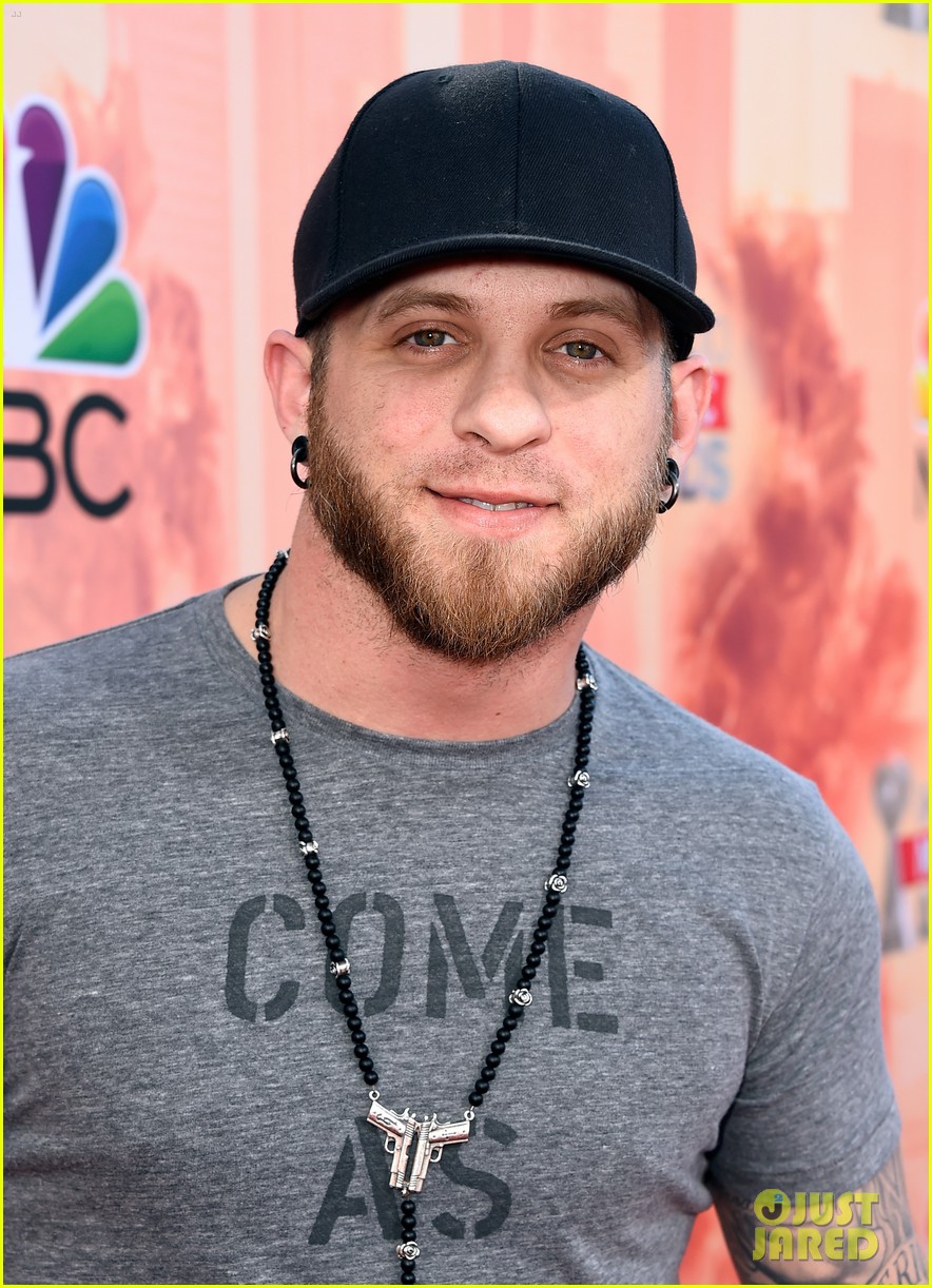 Jason Aldean & Wife Brittany Kerr Make First Appearance as Newlyweds ...