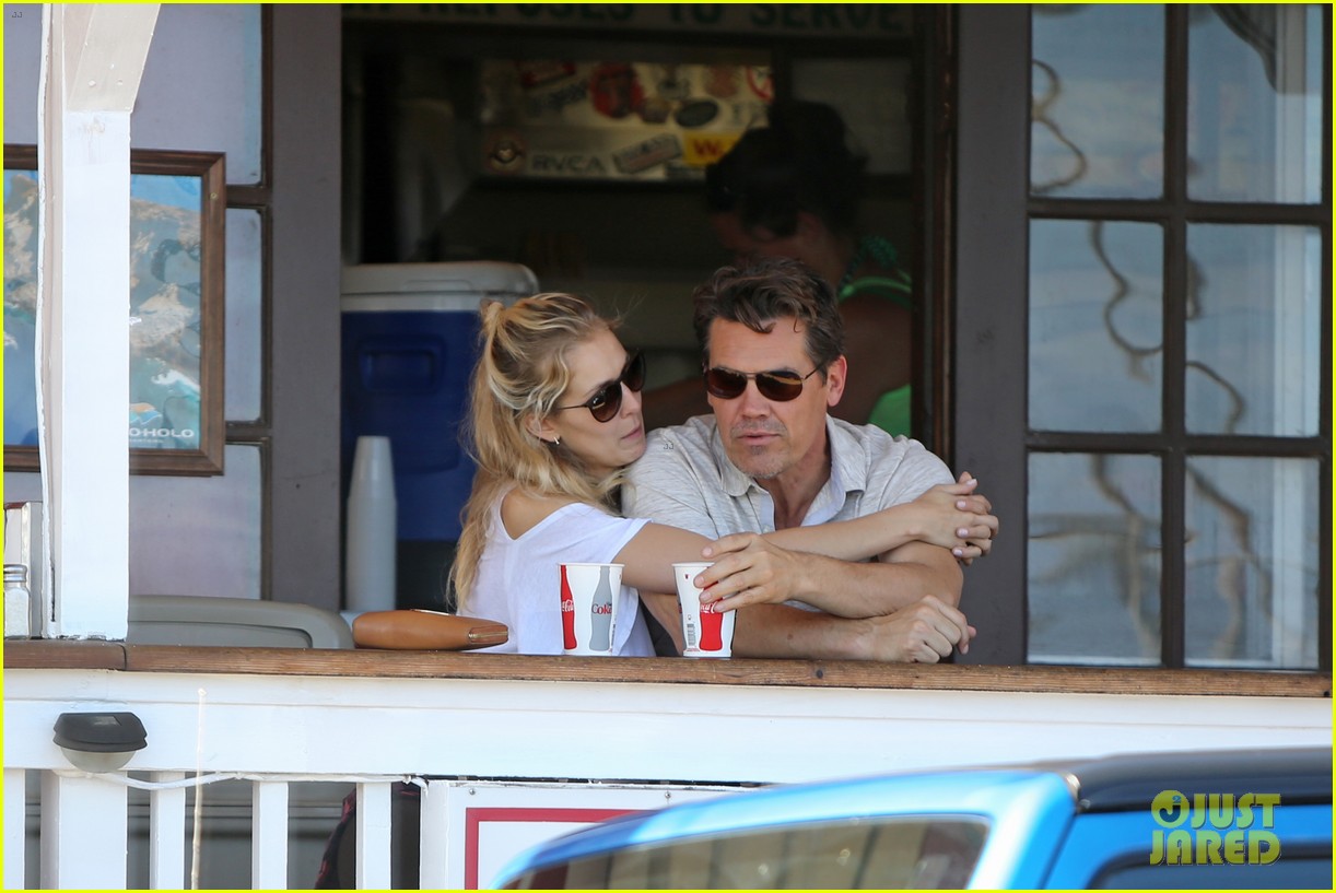 Josh Brolin Goes Shirtless for Paddleboarding Fun in Hawaii: Photo ...