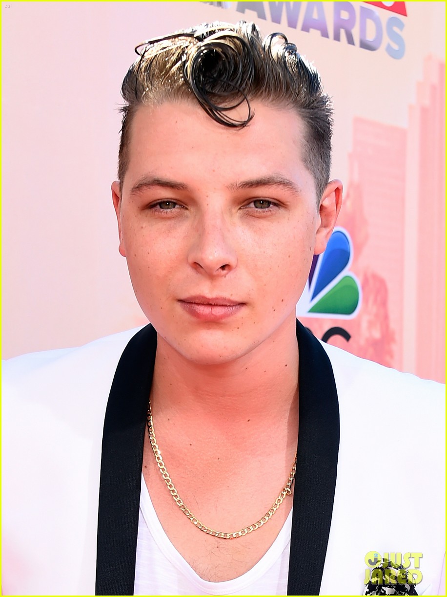 Cameron Dallas & Shawn Mendes Pair Up at iHeartRadio Music Awards 2015 ...