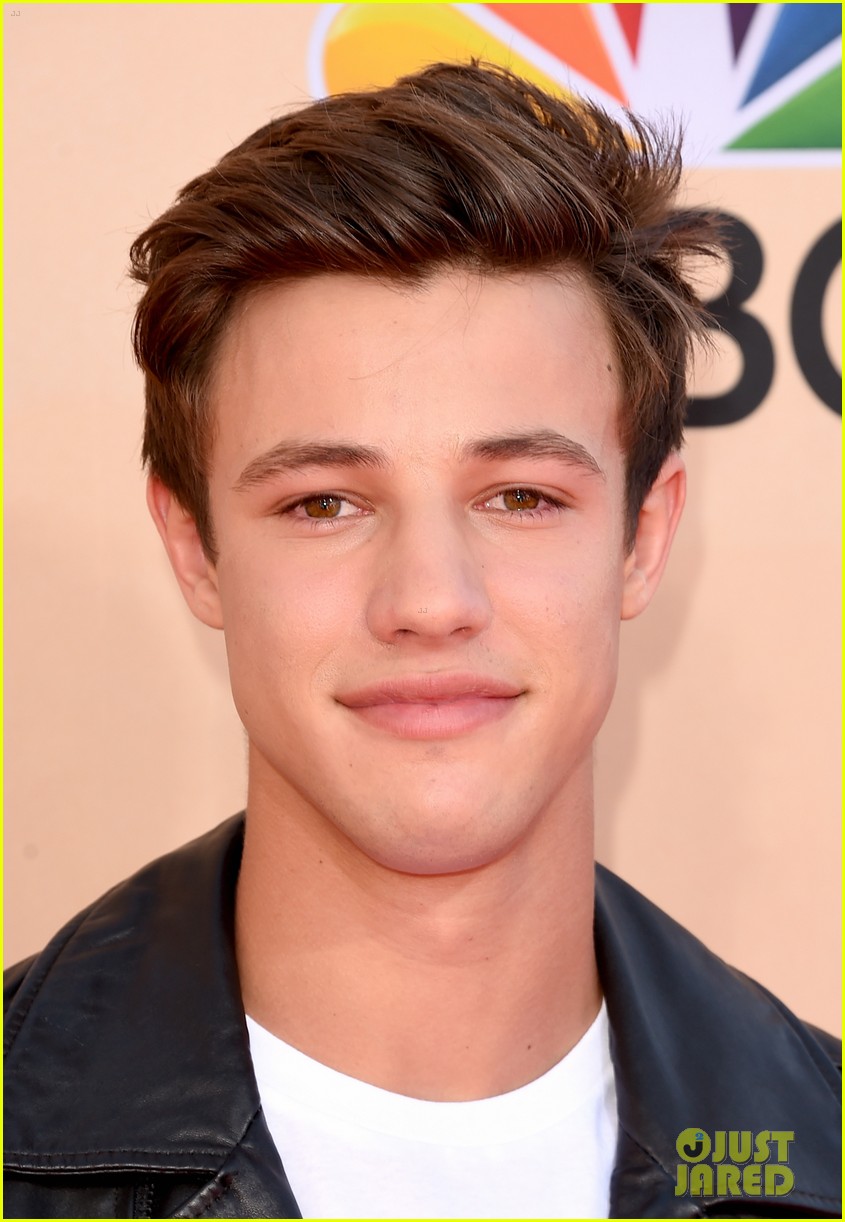 Cameron Dallas & Shawn Mendes Pair Up at iHeartRadio Music Awards 2015 ...