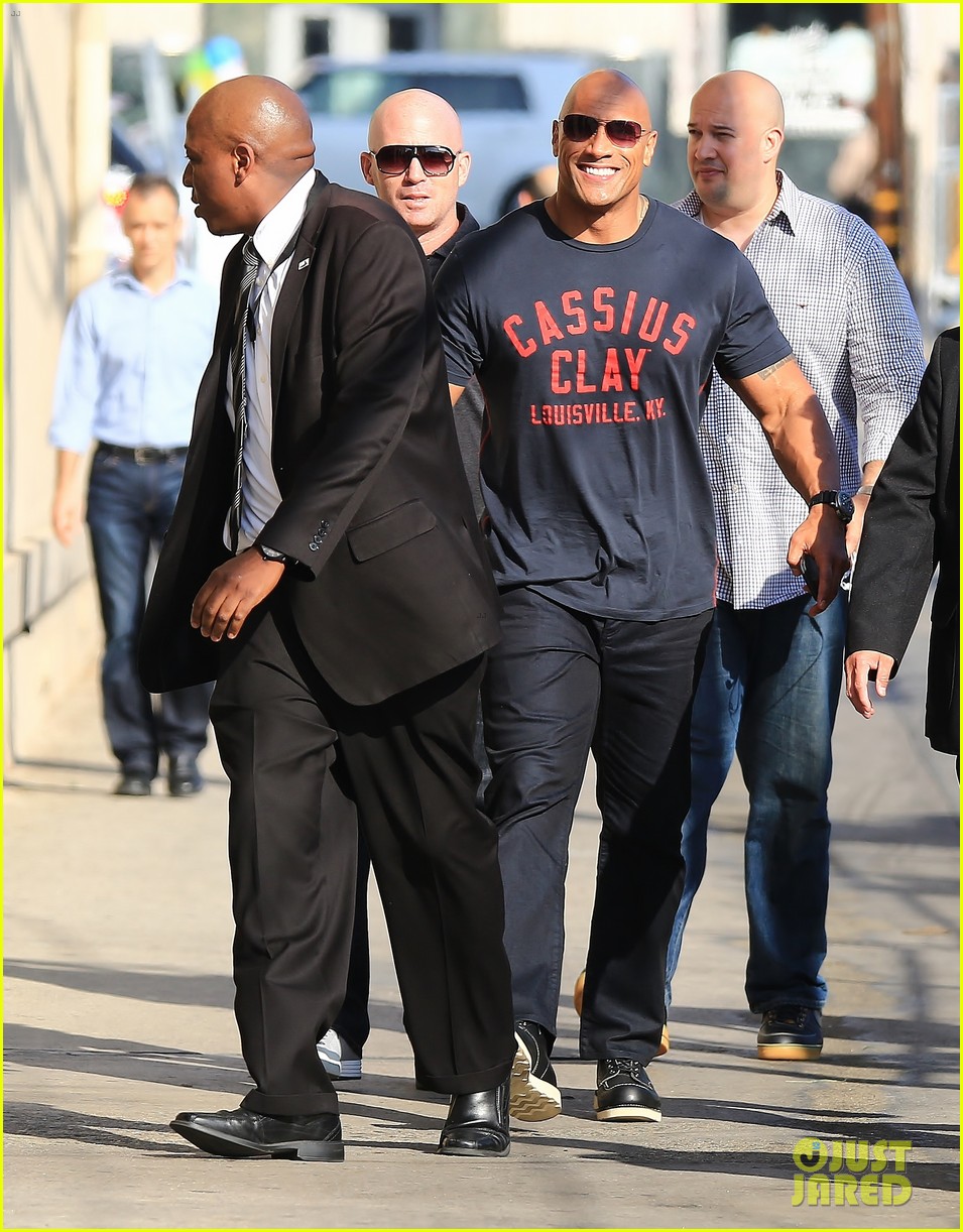 Dwayne 'The Rock' Johnson Sees Los Angeles Get Destroyed in 'San ...