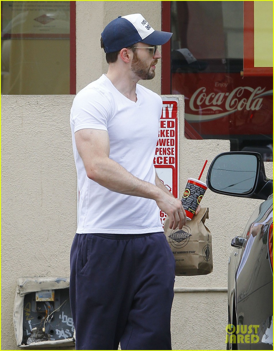 Chris Evans' Muscles Are On Display in His Tight White Tee!: Photo ...