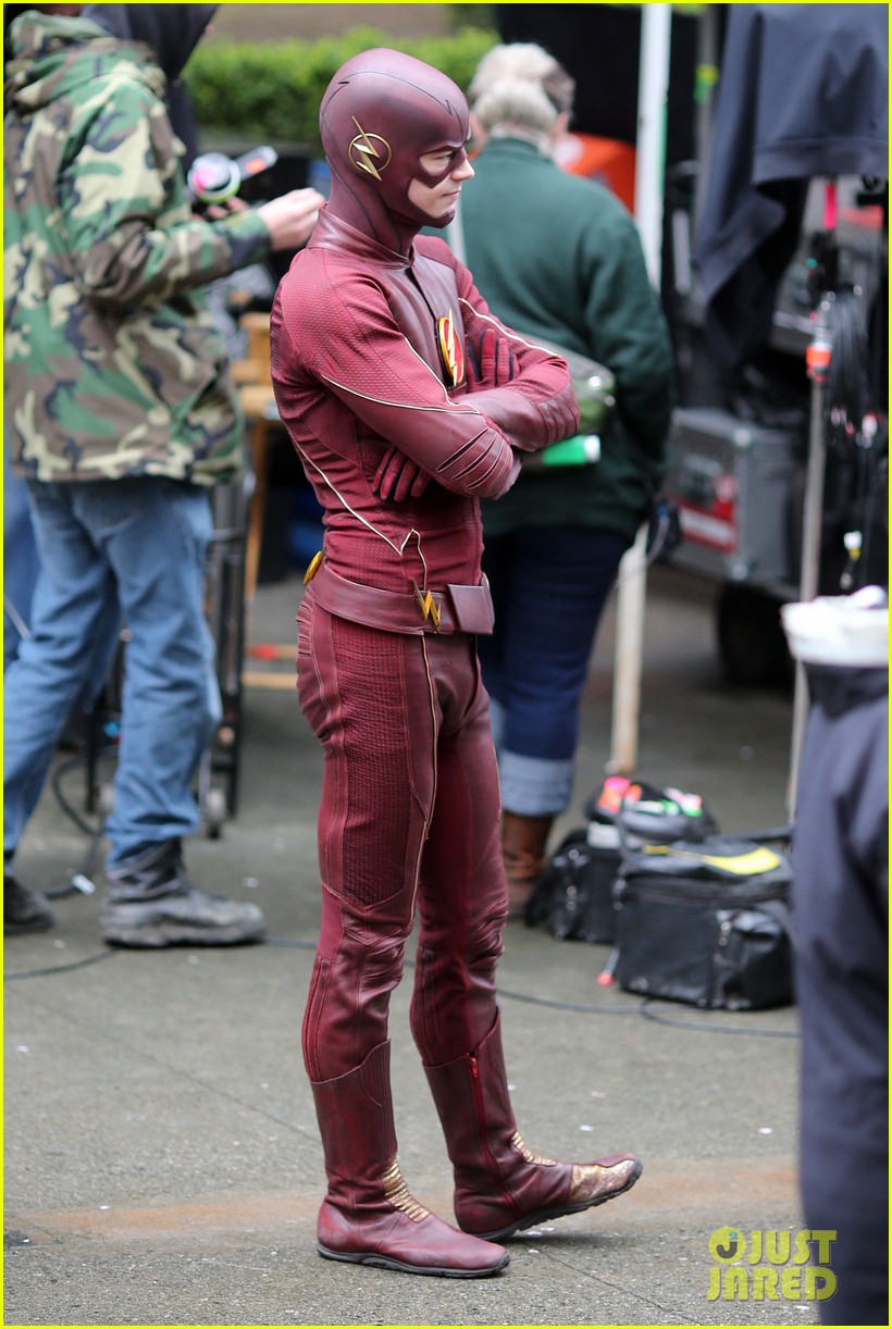 Grant Gustin Gives Out Bunny Ears on 'The Flash' Set!: Photo 3333044 ...