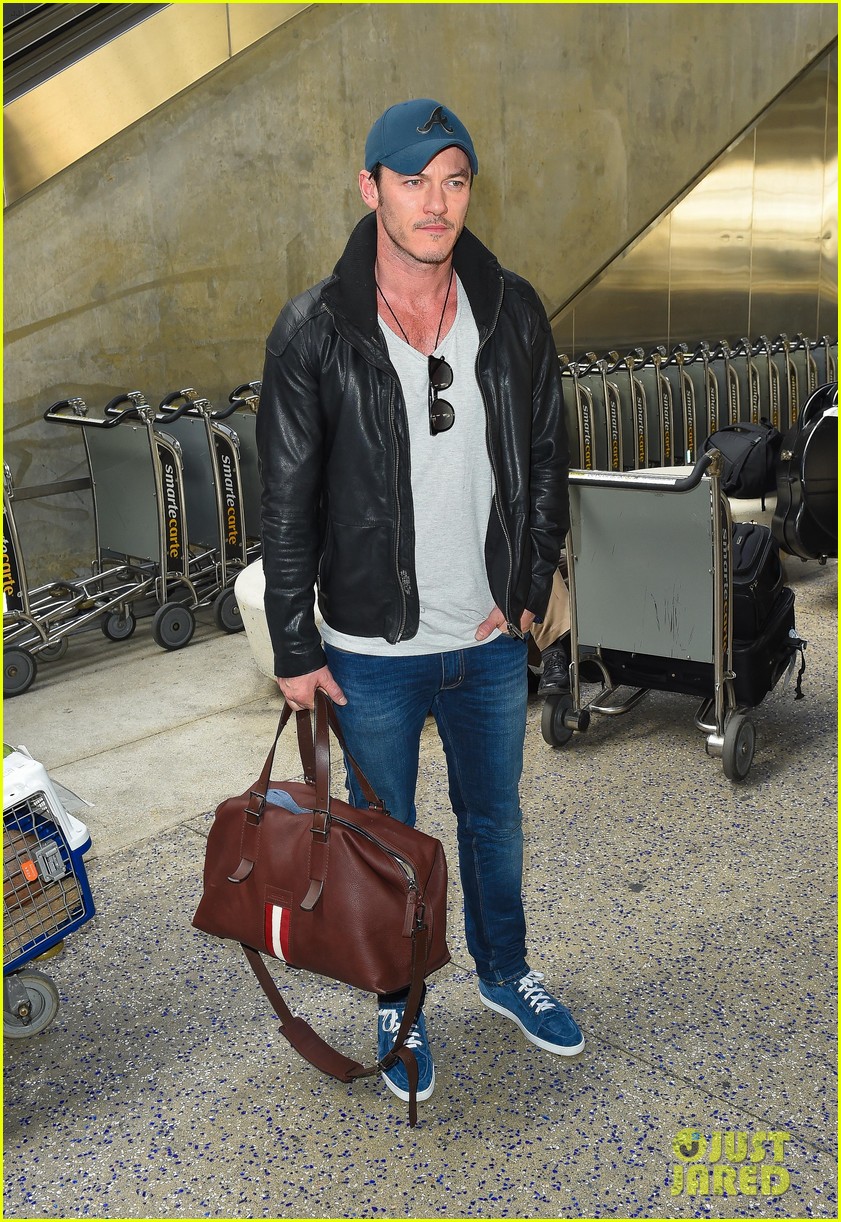 Luke Evans Considers Himself a Master Power Napper: Photo 3316479 | Luke Evans Photos | Just ...
