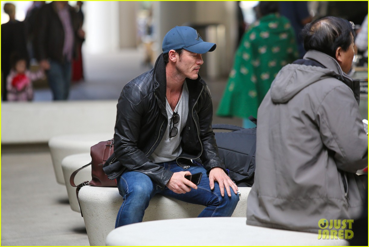 Luke Evans Considers Himself a Master Power Napper: Photo 3316485 ...