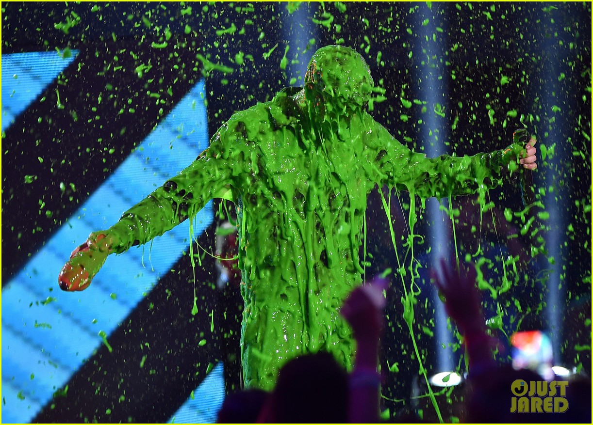Nick Jonas Gets Slimed & Attempts to Hug Girlfriend Olivia Culpo at ...