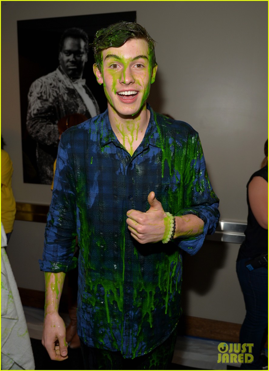 Nick Jonas Gets Slimed & Attempts to Hug Girlfriend Olivia Culpo at ...