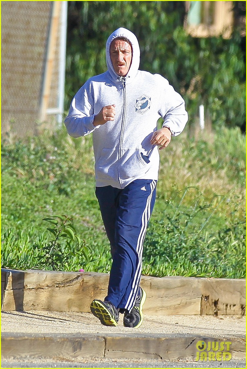 Sean Penn Won't Apologize For His Oscars 2015 Green Card Comment: Photo ...