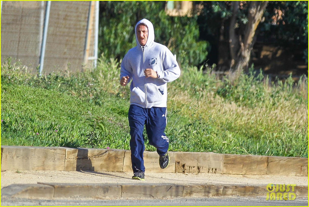 Sean Penn Won't Apologize For His Oscars 2015 Green Card Comment: Photo ...