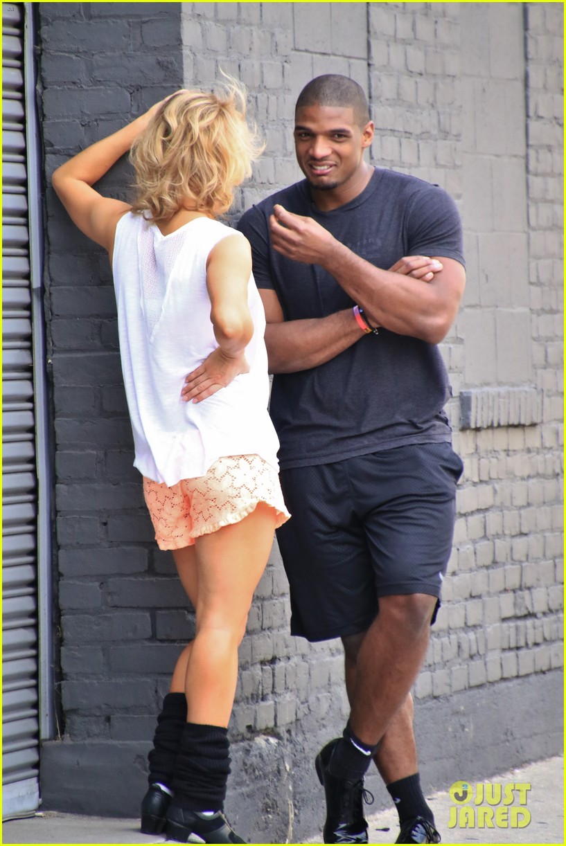 Rumer Willis & Michael Sam Are Rehearsing Non-Stop For 'Dancing With ...