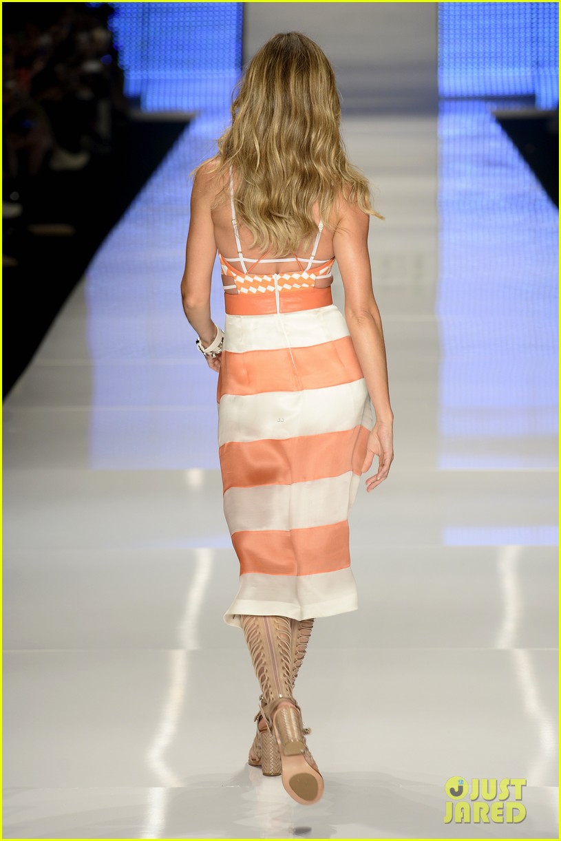 Gisele Bundchen Runway Walk