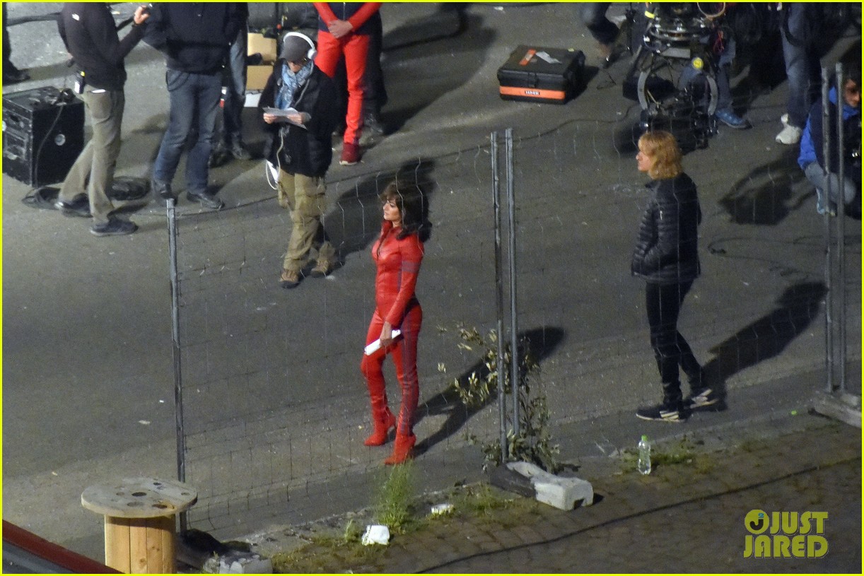 Penelope Cruz Rocks Sexy Red Jumpsuit for 'Zoolander 2': Photo 3356331 ...