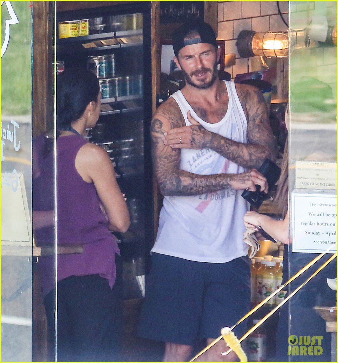 David Beckham Puts His Muscles On Display in a Tank Top: Photo 3339996 ...