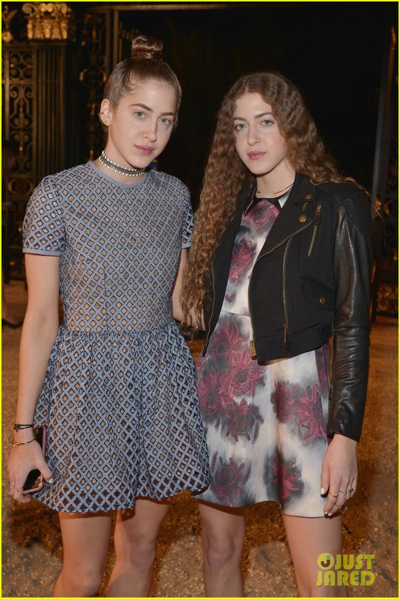 Cara Delevingne & Suki Waterhouse Buddy Up at Burberry Fashion Show ...