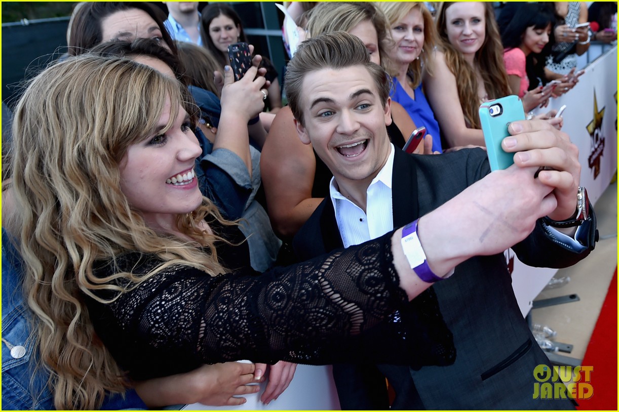 Hunter Hayes Was the Selfie King at ACM Awards 2015: Photo 3351170 ...