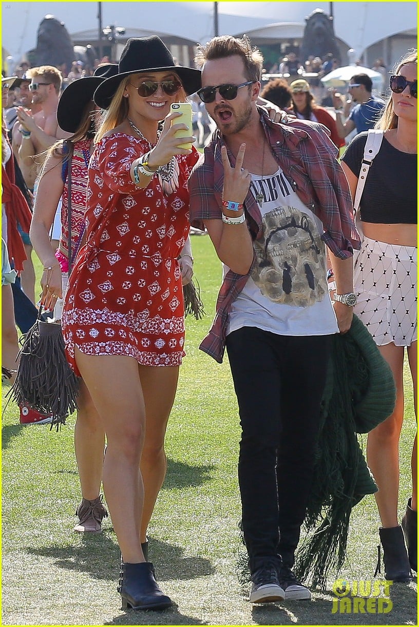 Julianne Hough & Aaron Paul Hang Out at Coachella Day One: Photo ...
