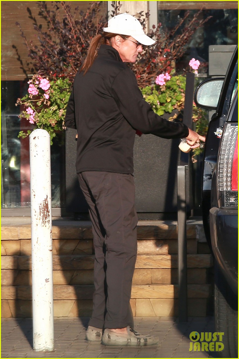 Transparent's Jeffrey Tambor Comments on Bruce Jenner & His Reported ...