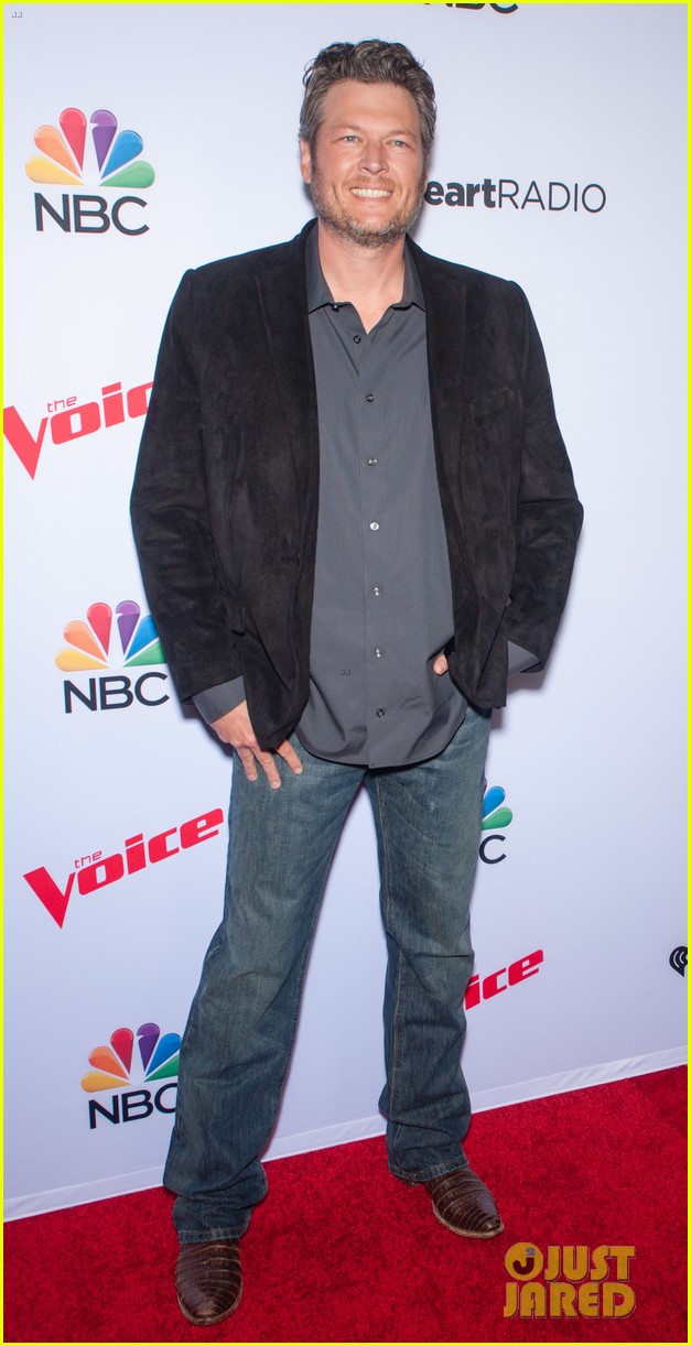 Adam Levine & Christina Aguilera Hit The Stage at 'The Voice' Season 8 ...