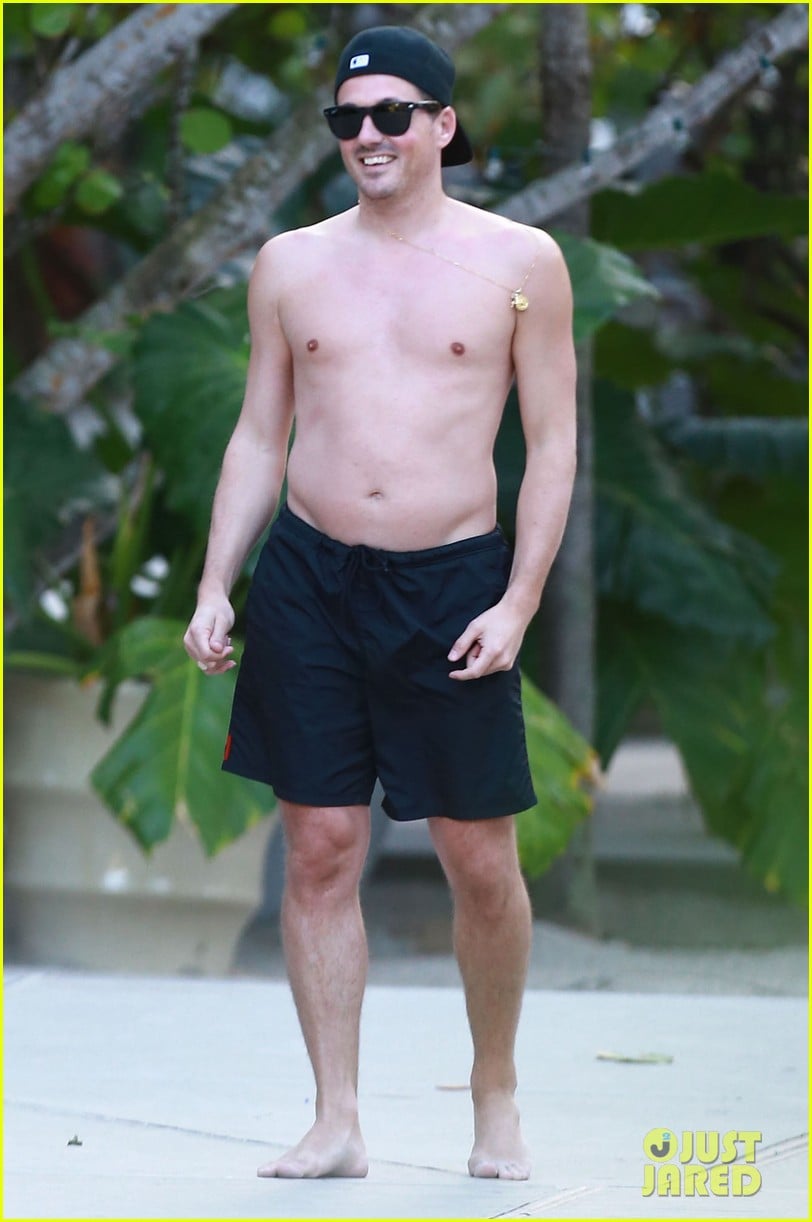 Photo: liv tyler post baby body beach vacation 04 | Photo 3340453 ...