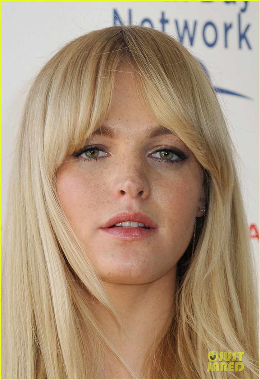 Freida Pinto & Erin Heatherton Get Ready for Global Citizen Earth Day ...