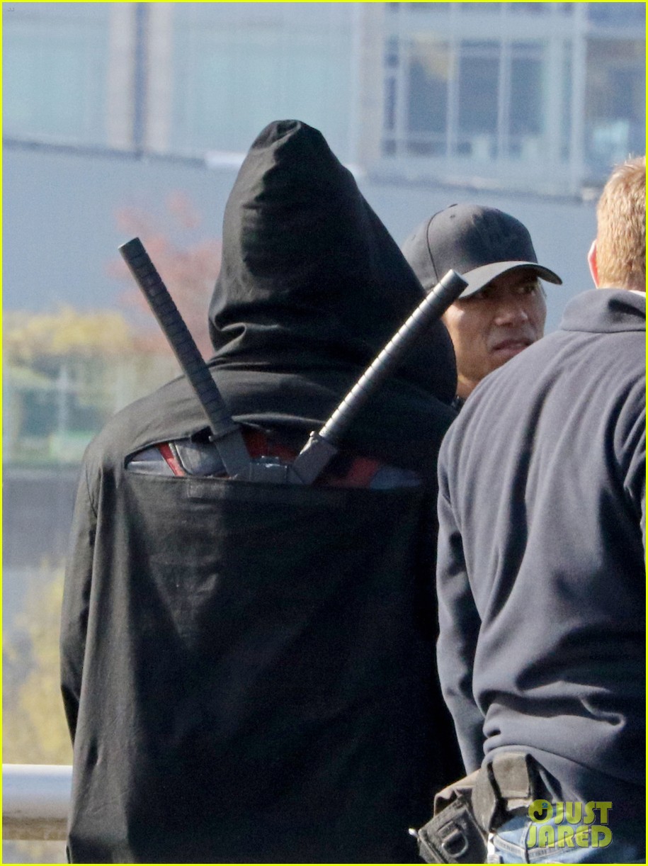 Ryan Reynolds's Full 'Deadpool' Suit Gets Pictured on Set!: Photo ...