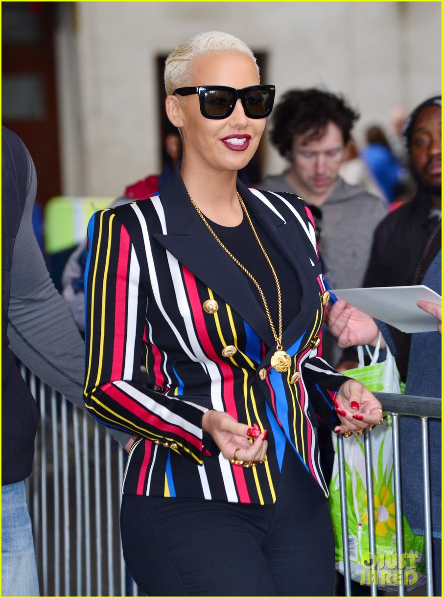 Amber Rose Stars in Amy Schumer's Hilarious 'Milk Milk Lemonade' Music ...