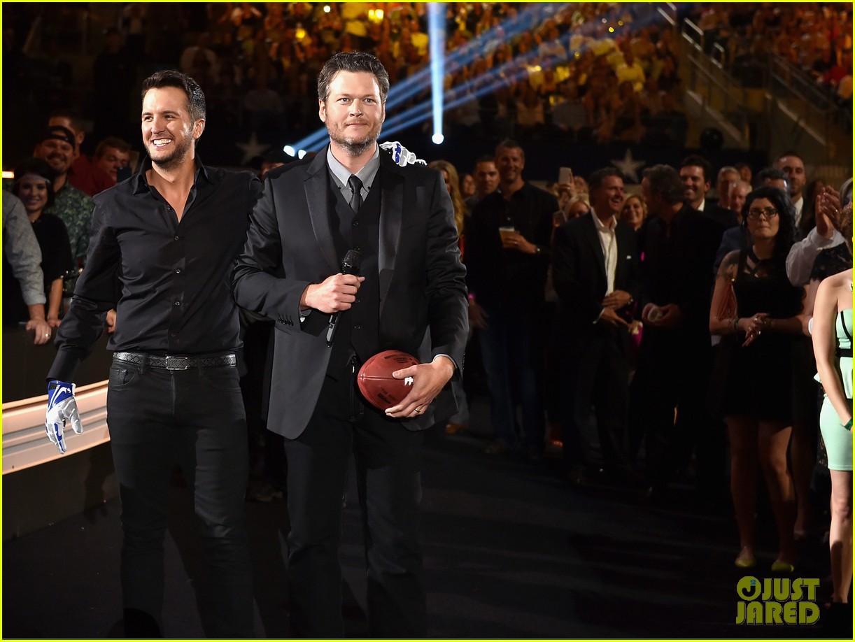 Blake Shelton & Luke Bryan Perform at ACM Awards 2015!: Photo 3351227 ...