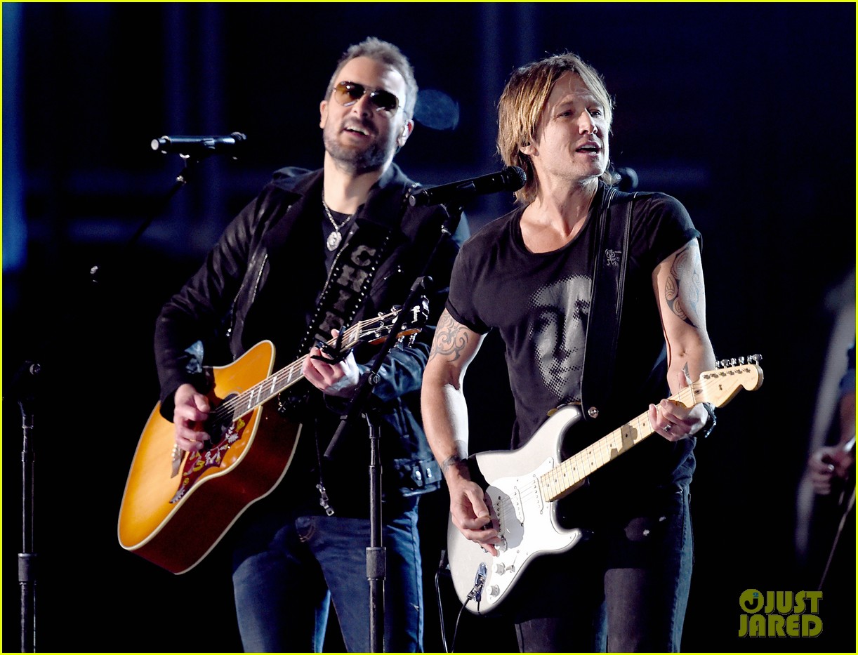 Keith Urban's Performance Opens ACM Awards 2015! (Video): Photo 3351036 ...