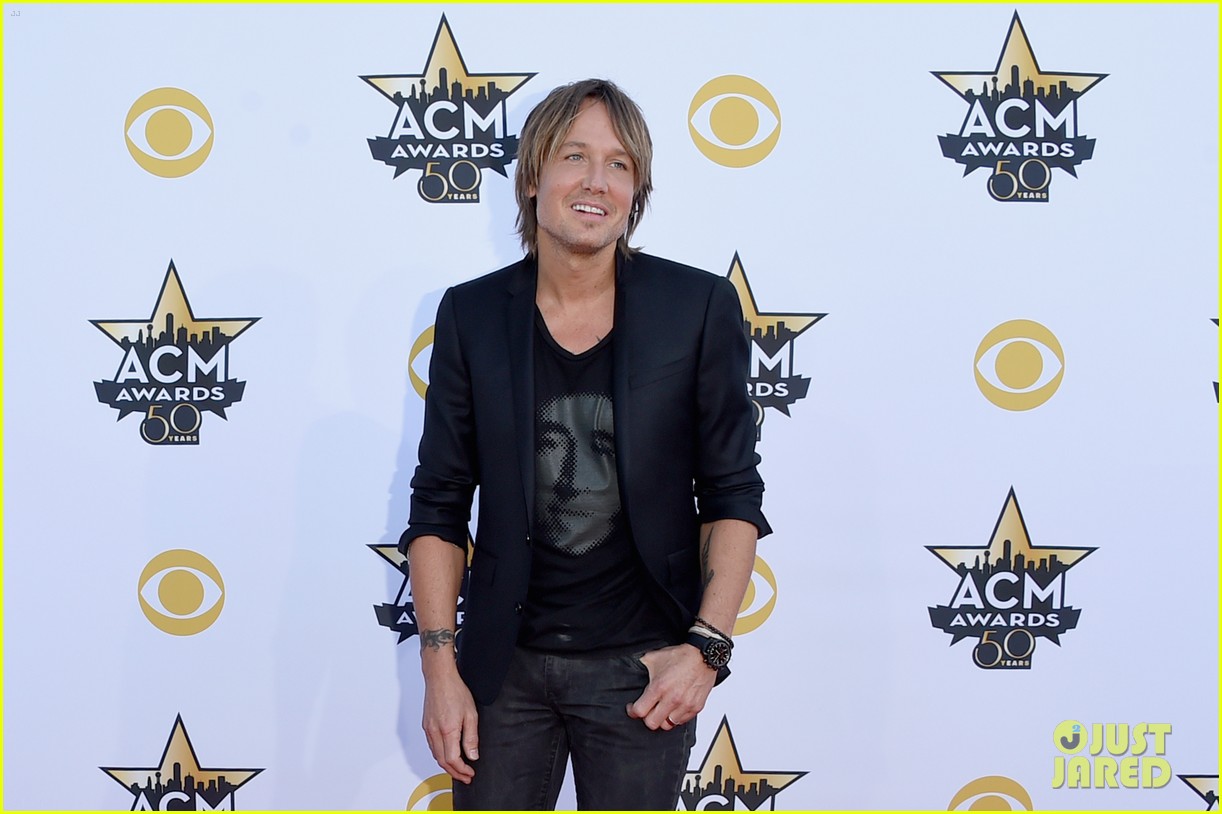 Keith Urban's Performance Opens ACM Awards 2015! (Video): Photo 3351041 ...