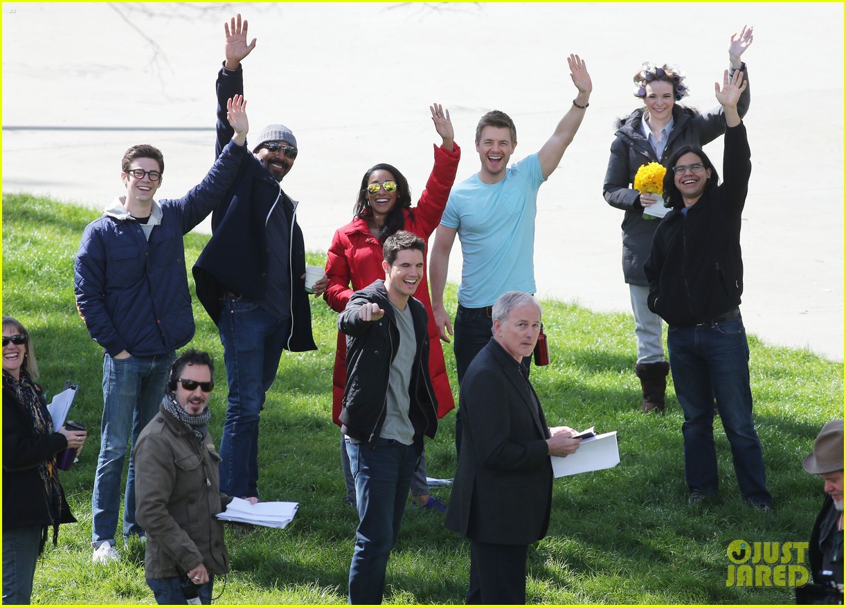 Victor Garber Attends [SPOILER]'s Wedding On 'The Flash': Photo 3339323 ...