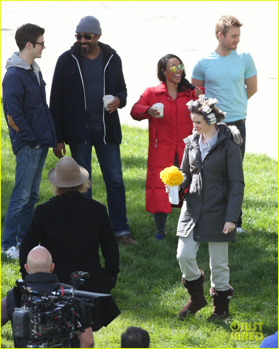 Victor Garber Attends [SPOILER]'s Wedding On 'The Flash': Photo 3339331 ...