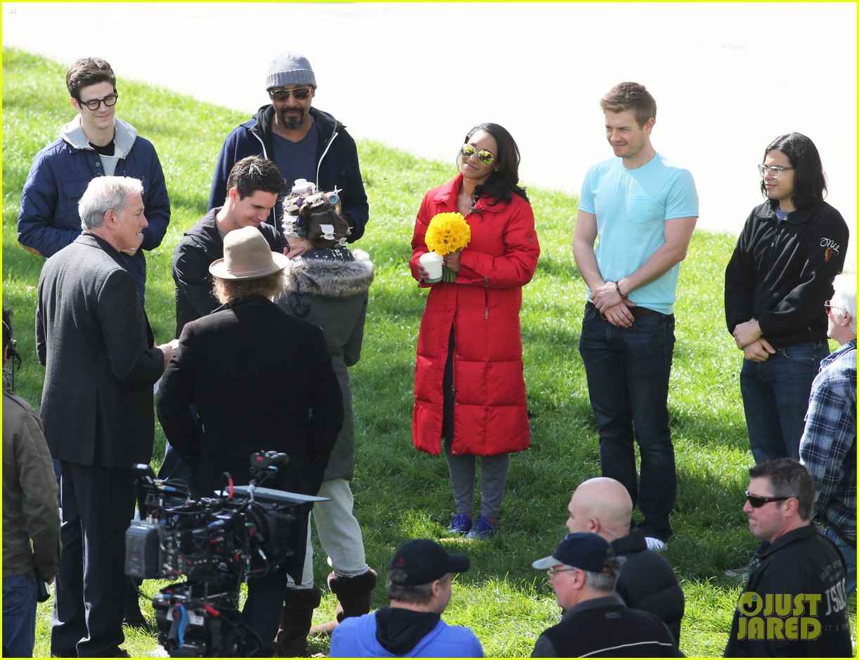 Victor Garber Attends [SPOILER]'s Wedding On 'The Flash': Photo 3339345 ...