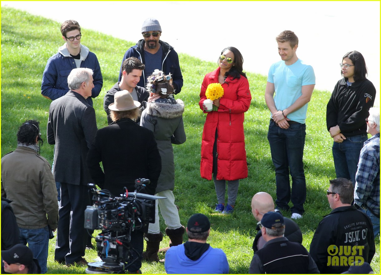 Victor Garber Attends [SPOILER]'s Wedding On 'The Flash': Photo 3339350 ...