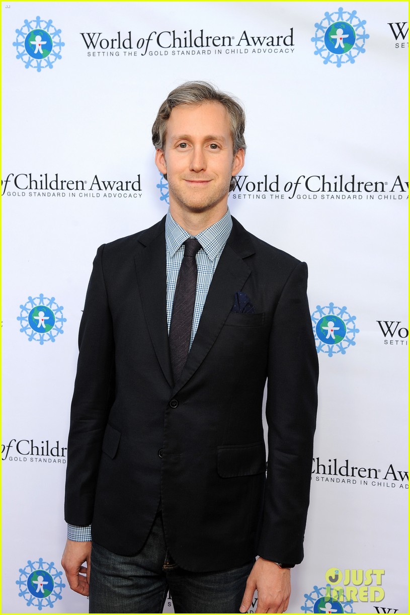 Anne Hathaway Keeps Busy With 'Grounded,' While Hubby Adam Shulman ...