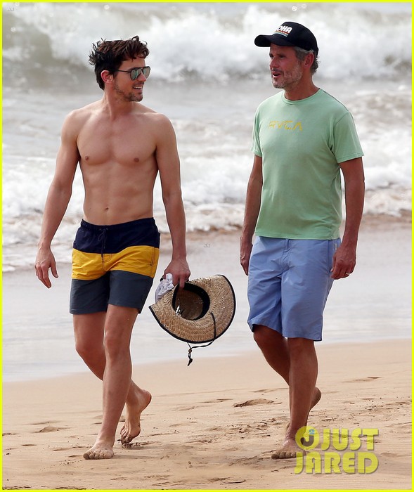 Matt Bomer Goes Shirtless in Hawaii with Husband Simon Halls: Photo 3373993 | Matt Bomer ...