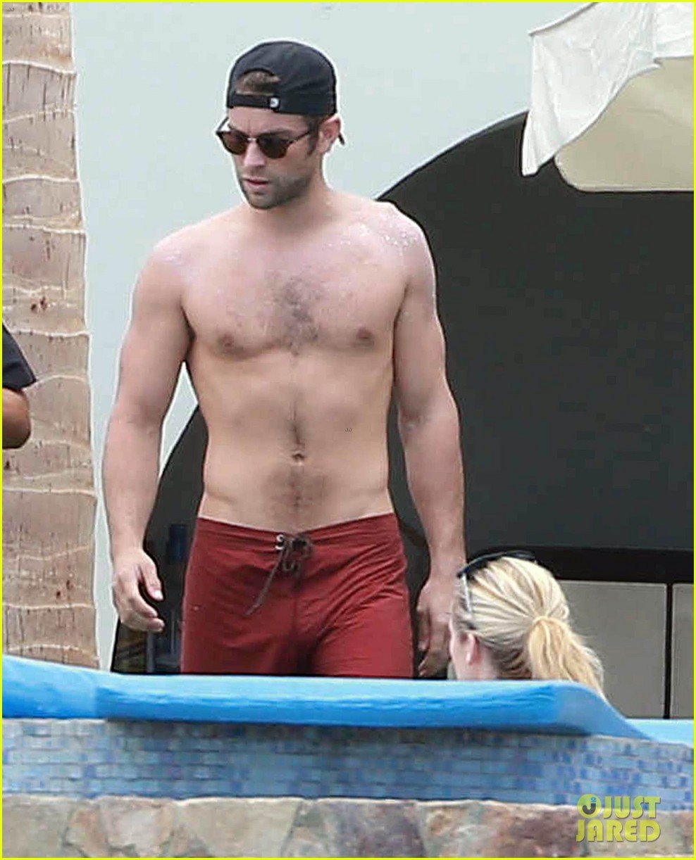 Chace Crawford Shows Off Buff Shirtless Body in Mexico: Photo 3379411 ...