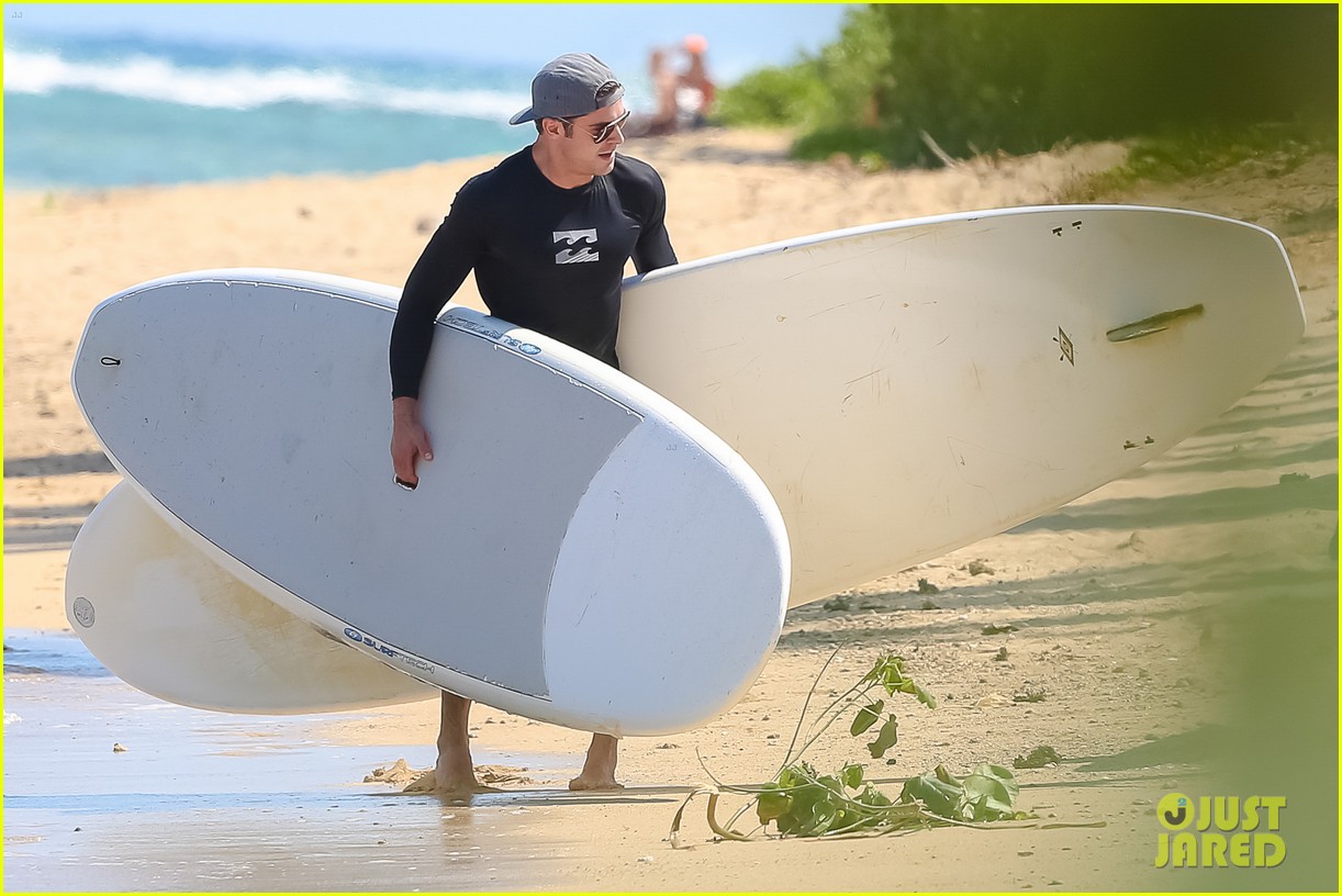 Zac Efron Is All Ready for a Beach Day in Hawaii!: Photo 3377496 | Zac ...