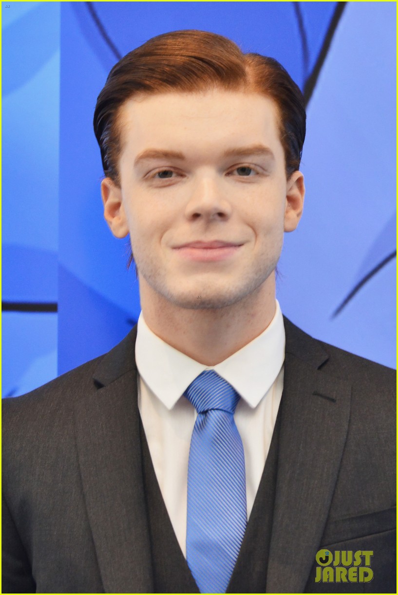 Freddie Highmore & Cameron Monaghan Dress Their Best for Critics ...