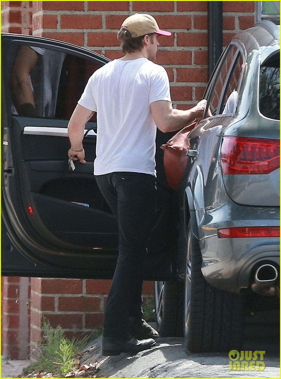 Ryan Gosling Shows Off His Toned Arms After a Gym Session: Photo ...